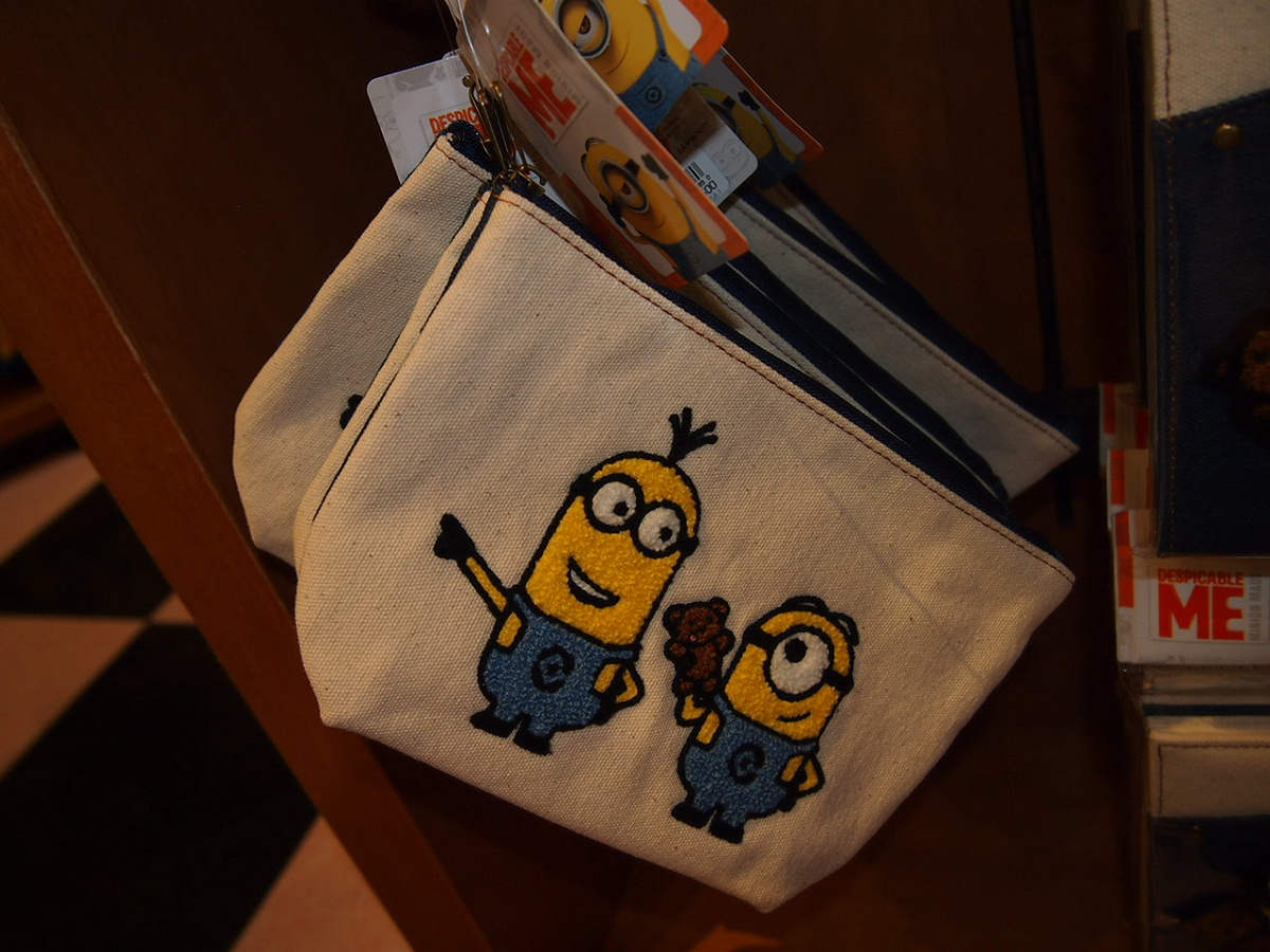 ミニオンポーチ| キャステル | CASTEL ディズニー情報