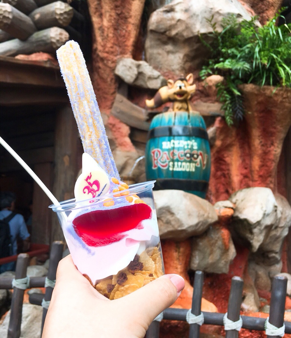 ラケッティのラクーンサルーンのクリッターサンデー| キャステル | CASTEL ディズニー情報