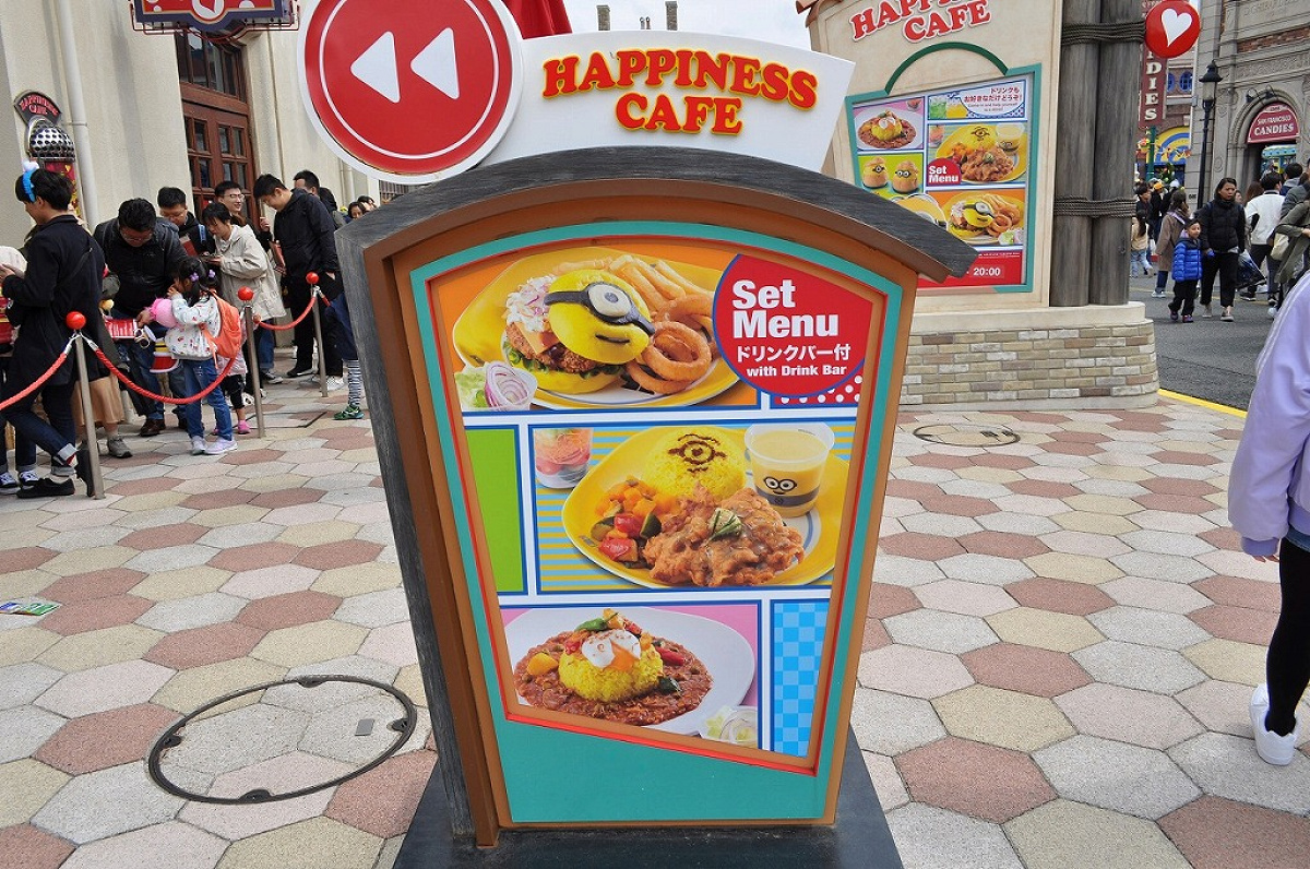 USJ「ハピネスカフェ」メニュー看板| キャステル | CASTEL ディズニー情報