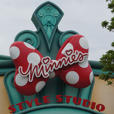 ビレッジショップス| キャステル | CASTEL ディズニー情報